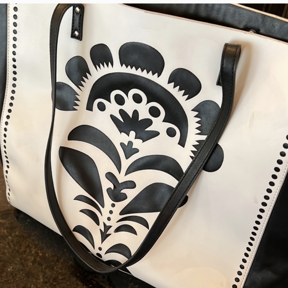 Vera Bradley Laser-Cut Tote In The Black And White Pa… - Gem